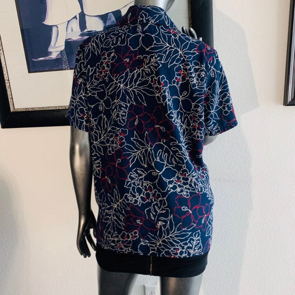 Jaclyn Smith Floral Vacation Style Button Up Top Gem